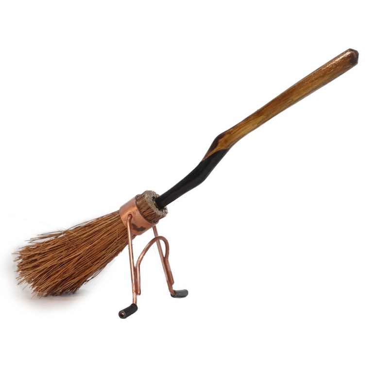 Harry Potter Firebolt Broomstick - Micro Miniatures Harry Potter Firebolt Broomstick - Micro Miniatures